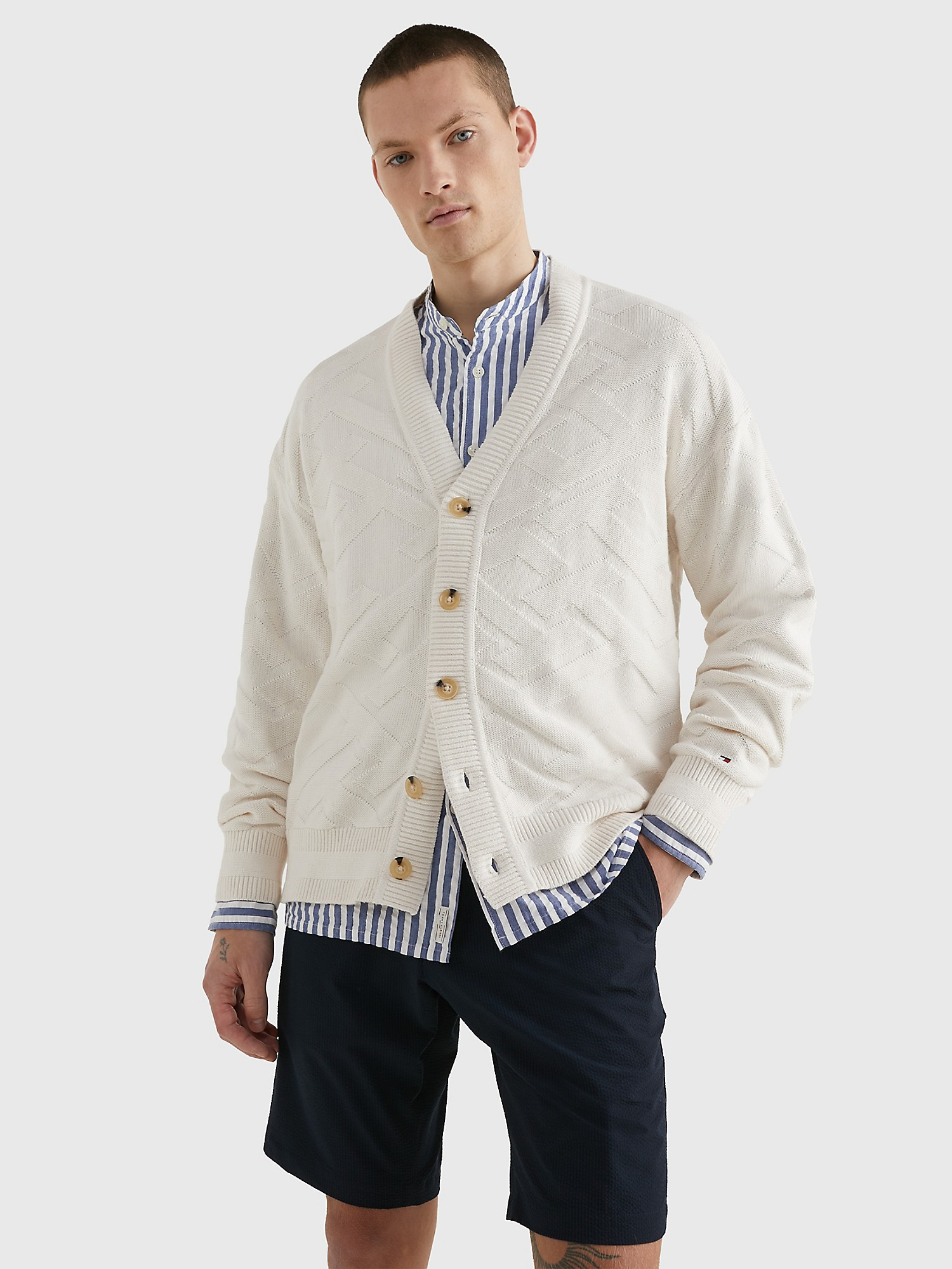 Phá Cách Đầy Cá Tính Với 5 Mẫu Áo Cardigan Nam Hàng Hiệu